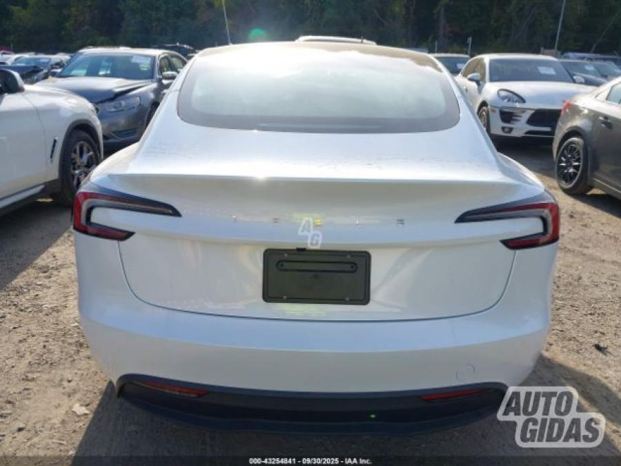 White Tesla Model 3 2025 in Klaipeda, with an engine capacity of 0.00 L and mileage of 20 thousand km for 10000 €, photo 15 on AUTOMOTO.COM.LV