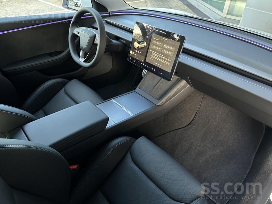 White Tesla Model 3 2025 in Riga, with an engine capacity of 0.00 L and mileage of 10 thousand km for 66720 €, photo 6 on AUTOMOTO.COM.LV