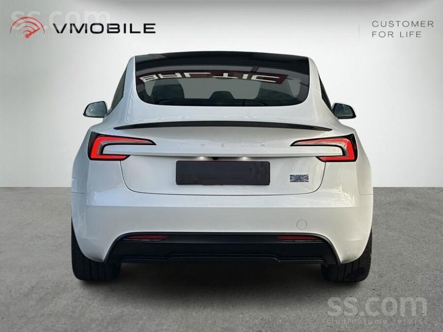 White Tesla Model 3 2025 in Riga, with an engine capacity of 0.00 L and mileage of 10 thousand km for 66720 €, photo 5 on AUTOMOTO.COM.LV
