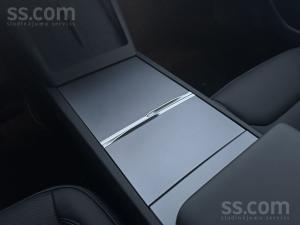White Tesla Model 3 2025 in Riga, with an engine capacity of 0.00 L and mileage of 10 thousand km for 66720 €, photo 11 on AUTOMOTO.COM.LV