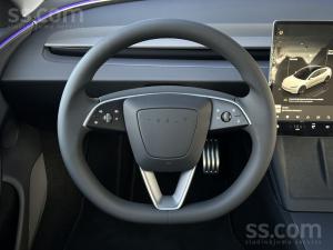 White Tesla Model 3 2025 in Riga, with an engine capacity of 0.00 L and mileage of 10 thousand km for 66720 €, photo 9 on AUTOMOTO.COM.LV