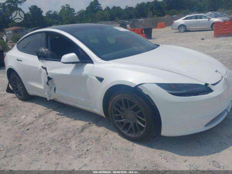 White Tesla Model 3 2025 in Klaipeda, with an engine capacity of 0.00 L and mileage of 35 thousand km for 17550 €, photo 7 on AUTOMOTO.COM.LV