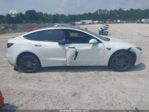 White Tesla Model 3 2025 in Klaipeda, with an engine capacity of 0.00 L and mileage of 35 thousand km for 17550 €, photo 14 on AUTOMOTO.COM.LV