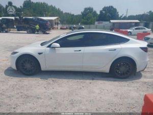 White Tesla Model 3 2025 in Klaipeda, with an engine capacity of 0.00 L and mileage of 35 thousand km for 17550 €, photo 15 on AUTOMOTO.COM.LV