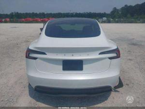 White Tesla Model 3 2025 in Klaipeda, with an engine capacity of 0.00 L and mileage of 35 thousand km for 17550 €, photo 17 on AUTOMOTO.COM.LV