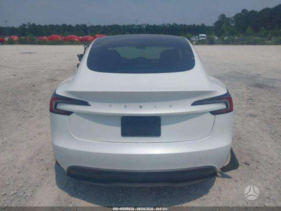 White Tesla Model 3 2025 in Klaipeda, with an engine capacity of 0.00 L and mileage of 35 thousand km for 17550 €, photo 17 on AUTOMOTO.COM.LV