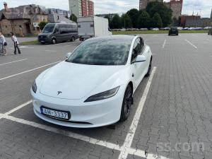 Белый Тесла Модель 3 2026 в Рига, объемом двигателя 0.00 л и пробегом 0 тыс. км за 49900 €, фото  на AUTOMOTO.COM.LV