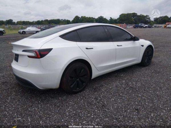 Balts Tesla Model 3 2026 Klaipėda, ar dzinēja tilpumu 0.00 L un nobraukumu 19 tūkst. km par 11200 €, foto 4 vietnē AUTOMOTO.COM.LV