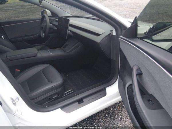 Balts Tesla Model 3 2026 Klaipėda, ar dzinēja tilpumu 0.00 L un nobraukumu 19 tūkst. km par 11200 €, foto 10 vietnē AUTOMOTO.COM.LV