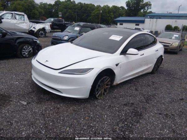 White Tesla Model 3 2026 in Klaipeda, with an engine capacity of 0.00 L and mileage of 19 thousand km for 11200 €, photo 3 on AUTOMOTO.COM.LV
