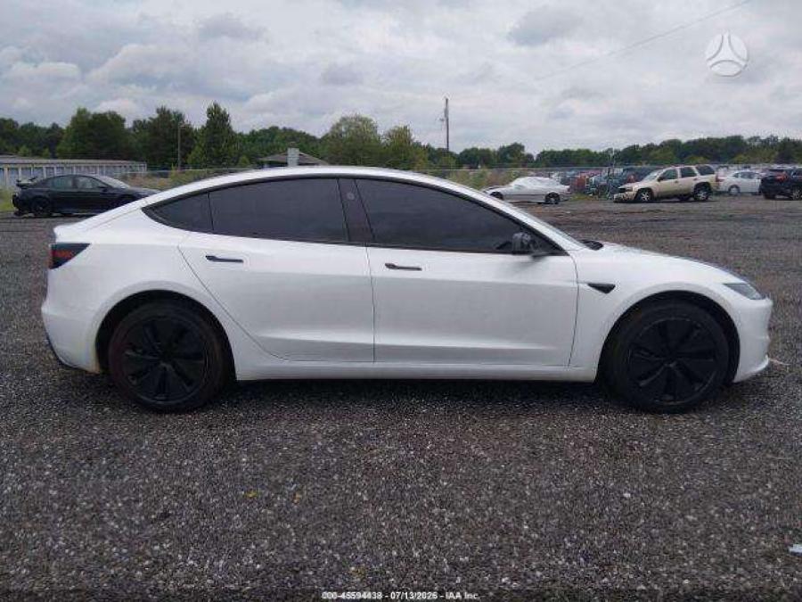 Balts Tesla Model 3 2026 Klaipėda, ar dzinēja tilpumu 0.00 L un nobraukumu 19 tūkst. km par 11200 €, foto 8 vietnē AUTOMOTO.COM.LV