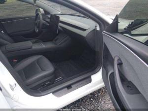 Balts Tesla Model 3 2026 Klaipėda, ar dzinēja tilpumu 0.00 L un nobraukumu 19 tūkst. km par 11200 €, foto 10 vietnē AUTOMOTO.COM.LV