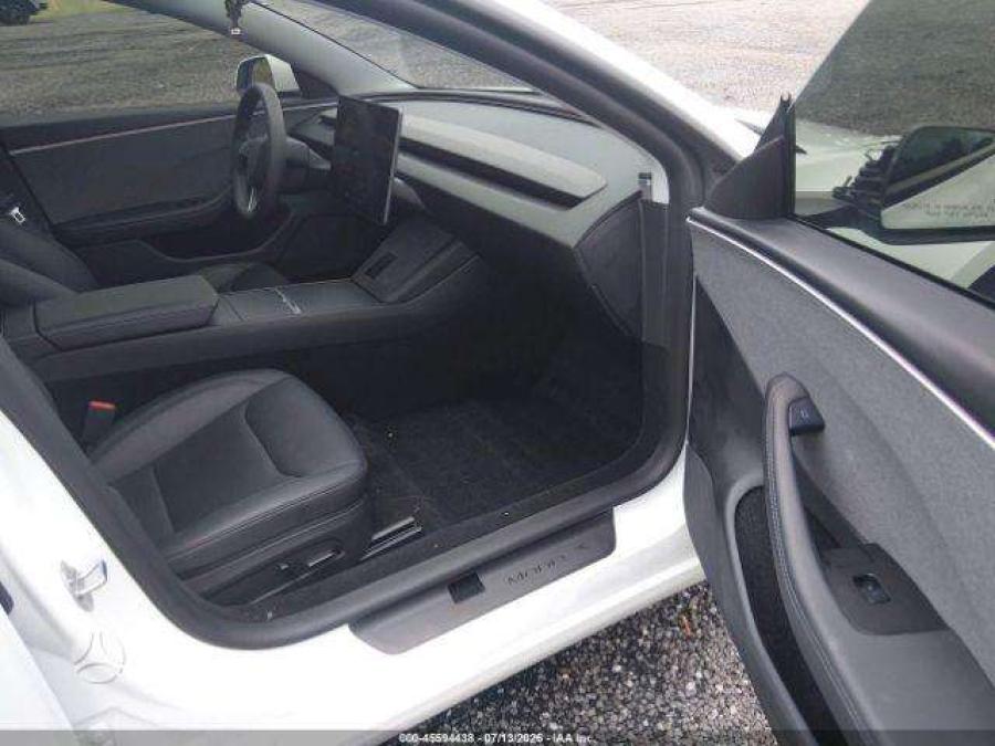 Balts Tesla Model 3 2026 Klaipėda, ar dzinēja tilpumu 0.00 L un nobraukumu 19 tūkst. km par 11200 €, foto 10 vietnē AUTOMOTO.COM.LV