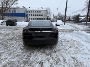 Black Tesla Model S 2013 in Kaunas, with an engine capacity of 0.00 L and mileage of 197 thousand km for 11000 €, photo 2 on AUTOMOTO.COM.LV