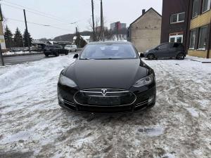 Black Tesla Model S 2013 in Kaunas, with an engine capacity of 0.00 L and mileage of 197 thousand km for 11000 €, photo 8 on AUTOMOTO.COM.LV