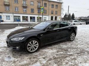 Black Tesla Model S 2013 in Kaunas, with an engine capacity of 0.00 L and mileage of 197 thousand km for 11000 €, photo 9 on AUTOMOTO.COM.LV