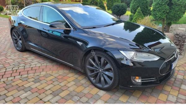 Black Tesla Model S 2013 in Kaunas, with an engine capacity of 0.00 L and mileage of 176 thousand km for 12400 €, photo 4 on AUTOMOTO.COM.LV