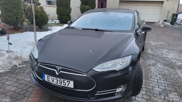 Black Tesla Model S 2013 in Kaunas, with an engine capacity of 0.00 L and mileage of 176 thousand km for 12400 €, photo 5 on AUTOMOTO.COM.LV