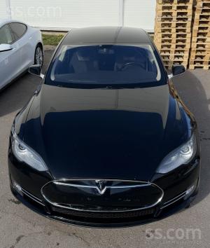 Black Tesla Model S 2013 in Riga, with an engine capacity of 0.00 L and mileage of 156 thousand km for 14777 €, photo 6 on AUTOMOTO.COM.LV