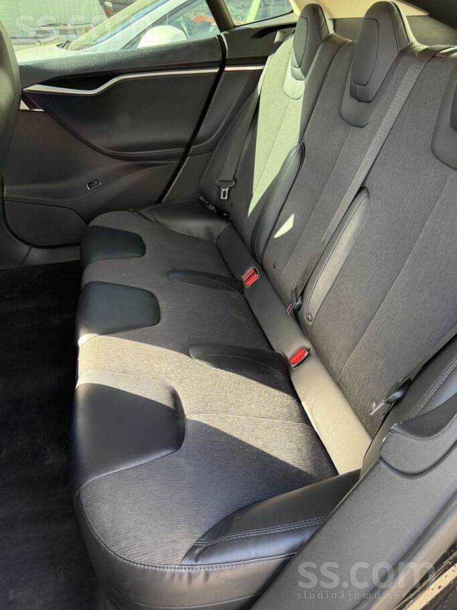 Black Tesla Model S 2013 in Riga, with an engine capacity of 0.00 L and mileage of 156 thousand km for 14777 €, photo 8 on AUTOMOTO.COM.LV