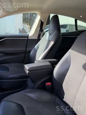 Black Tesla Model S 2013 in Riga, with an engine capacity of 0.00 L and mileage of 156 thousand km for 14777 €, photo 10 on AUTOMOTO.COM.LV