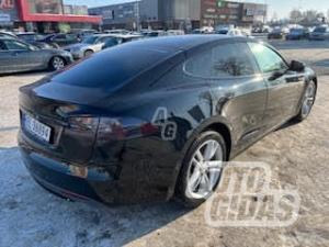 Black Tesla Model S 2014 in Marijampole, with an engine capacity of 0.00 L and mileage of 280 thousand km for 14999 €, photo 5 on AUTOMOTO.COM.LV