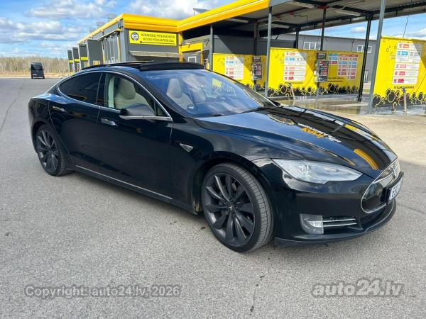 Melns Tesla Model S 2014 Tartu, ar dzinēja tilpumu 0.00 L un nobraukumu 193 tūkst. km par 13999 €, foto 3 vietnē AUTOMOTO.COM.LV