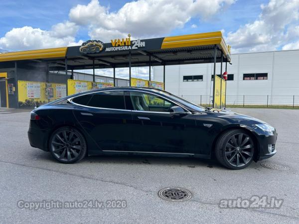 Melns Tesla Model S 2014 Tartu, ar dzinēja tilpumu 0.00 L un nobraukumu 193 tūkst. km par 13999 €, foto 5 vietnē AUTOMOTO.COM.LV