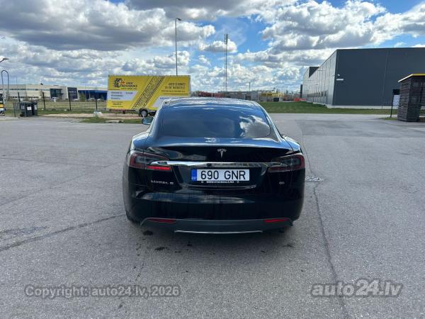 Melns Tesla Model S 2014 Tartu, ar dzinēja tilpumu 0.00 L un nobraukumu 193 tūkst. km par 13999 €, foto 8 vietnē AUTOMOTO.COM.LV