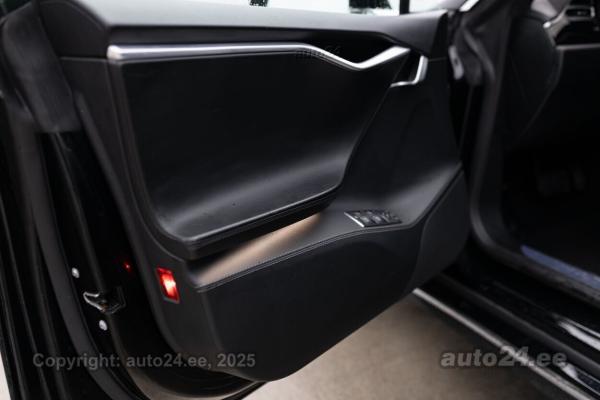 Melns Tesla Model S 2015 Tallina, ar dzinēja tilpumu 0.00 L un nobraukumu 255 tūkst. km par 15000 €, foto 11 vietnē AUTOMOTO.COM.LV