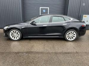 Melns Tesla Model S 2015 Alīta, ar dzinēja tilpumu 0.00 L un nobraukumu 267 tūkst. km par 6200 €, foto 3 vietnē AUTOMOTO.COM.LV