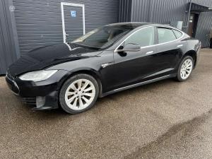 Black Tesla Model S 2015 in Alytus, with an engine capacity of 0.00 L and mileage of 267 thousand km for 5900 €, photo 2 on AUTOMOTO.COM.LV