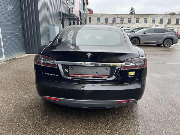 Melns Tesla Model S 2015 Alīta, ar dzinēja tilpumu 0.00 L un nobraukumu 267 tūkst. km par 5900 €, foto 6 vietnē AUTOMOTO.COM.LV