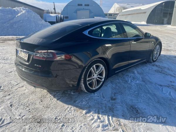 Melns Tesla Model S 2015 Tallina, ar dzinēja tilpumu 0.00 L un nobraukumu 393 tūkst. km par 21900 €, foto 2 vietnē AUTOMOTO.COM.LV