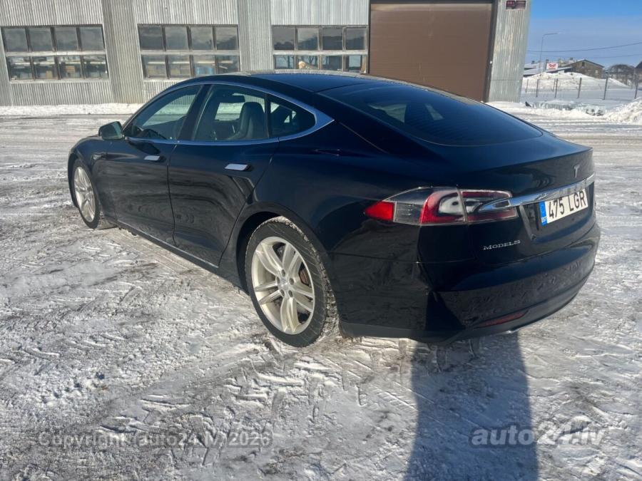 Melns Tesla Model S 2015 Tallina, ar dzinēja tilpumu 0.00 L un nobraukumu 393 tūkst. km par 21900 €, foto 8 vietnē AUTOMOTO.COM.LV