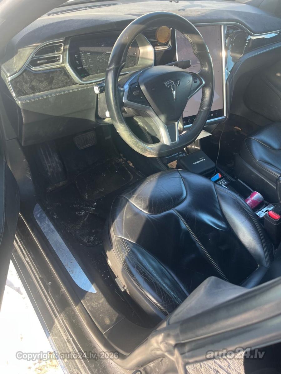 Melns Tesla Model S 2015 Tallina, ar dzinēja tilpumu 0.00 L un nobraukumu 393 tūkst. km par 21900 €, foto 10 vietnē AUTOMOTO.COM.LV