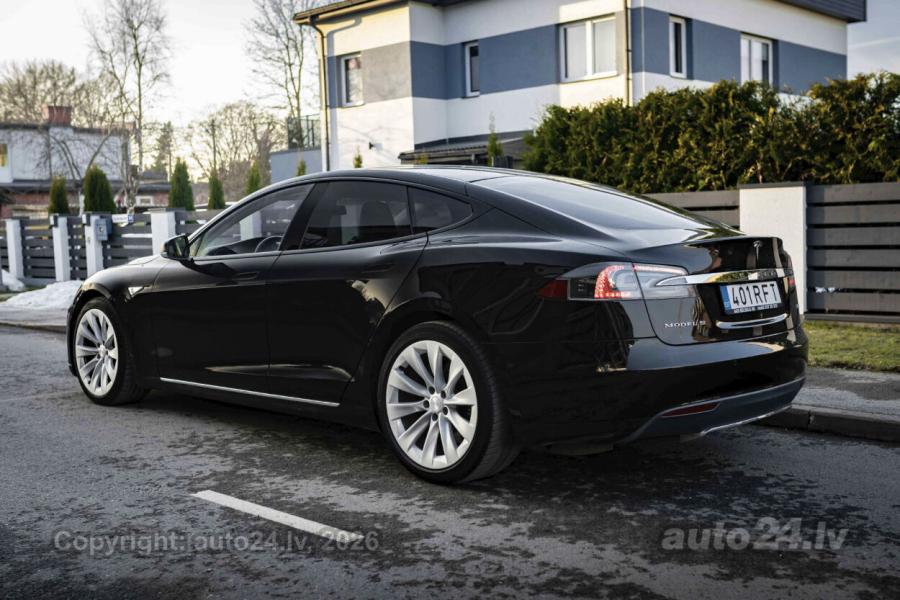 Black Tesla Model S 2015 in Tallinn, with an engine capacity of 0.00 L and mileage of 170 thousand km for 16990 €, photo 5 on AUTOMOTO.COM.LV