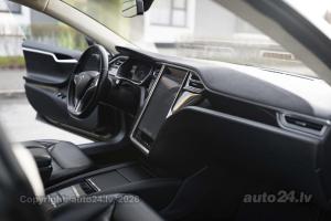 Black Tesla Model S 2015 in Tallinn, with an engine capacity of 0.00 L and mileage of 170 thousand km for 16990 €, photo 11 on AUTOMOTO.COM.LV