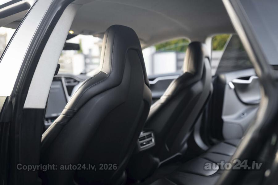 Black Tesla Model S 2015 in Tallinn, with an engine capacity of 0.00 L and mileage of 170 thousand km for 16990 €, photo 13 on AUTOMOTO.COM.LV