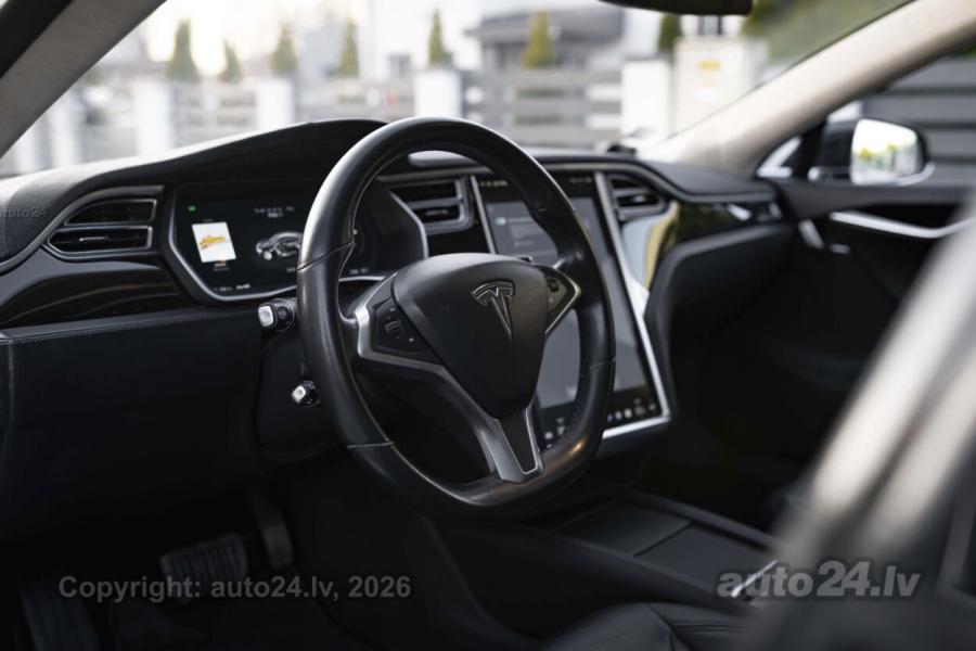 Black Tesla Model S 2015 in Tallinn, with an engine capacity of 0.00 L and mileage of 170 thousand km for 16990 €, photo 15 on AUTOMOTO.COM.LV