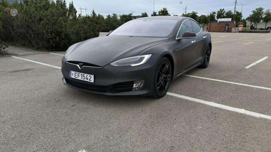 Black Tesla Model S 2015 in Siauliai, with an engine capacity of 0.00 L and mileage of 102 thousand km for 14500 €, photo 1 on AUTOMOTO.COM.LV