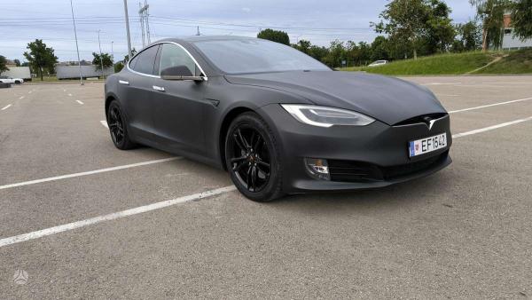 Black Tesla Model S 2015 in Siauliai, with an engine capacity of 0.00 L and mileage of 102 thousand km for 14500 €, photo 3 on AUTOMOTO.COM.LV