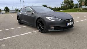 Black Tesla Model S 2015 in Siauliai, with an engine capacity of 0.00 L and mileage of 102 thousand km for 14500 €, photo 4 on AUTOMOTO.COM.LV