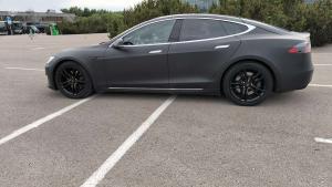 Black Tesla Model S 2015 in Siauliai, with an engine capacity of 0.00 L and mileage of 102 thousand km for 14500 €, photo 9 on AUTOMOTO.COM.LV