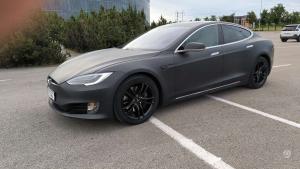 Black Tesla Model S 2015 in Siauliai, with an engine capacity of 0.00 L and mileage of 102 thousand km for 14500 €, photo 10 on AUTOMOTO.COM.LV