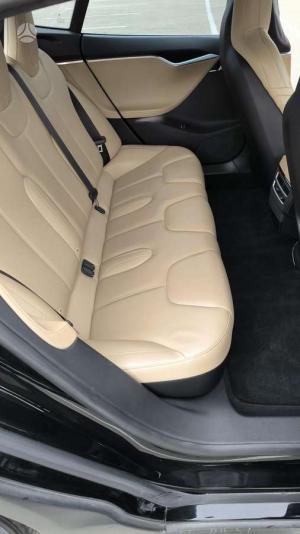 Black Tesla Model S 2015 in Siauliai, with an engine capacity of 0.00 L and mileage of 102 thousand km for 14500 €, photo 11 on AUTOMOTO.COM.LV
