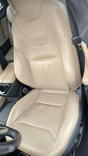 Black Tesla Model S 2015 in Siauliai, with an engine capacity of 0.00 L and mileage of 102 thousand km for 14500 €, photo 12 on AUTOMOTO.COM.LV