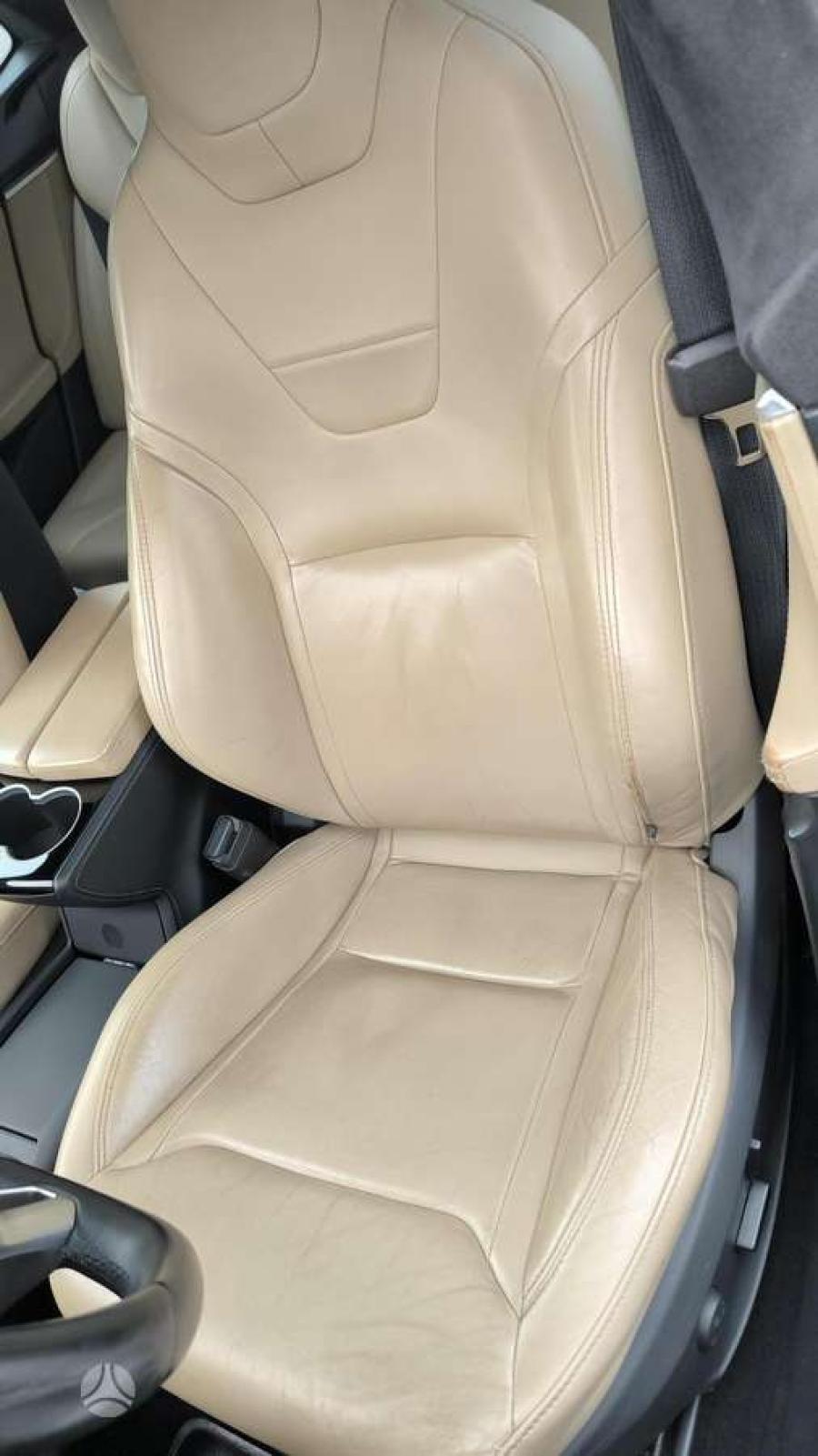 Black Tesla Model S 2015 in Siauliai, with an engine capacity of 0.00 L and mileage of 102 thousand km for 14500 €, photo 12 on AUTOMOTO.COM.LV