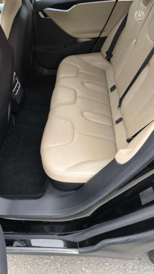 Black Tesla Model S 2015 in Siauliai, with an engine capacity of 0.00 L and mileage of 102 thousand km for 14500 €, photo 13 on AUTOMOTO.COM.LV