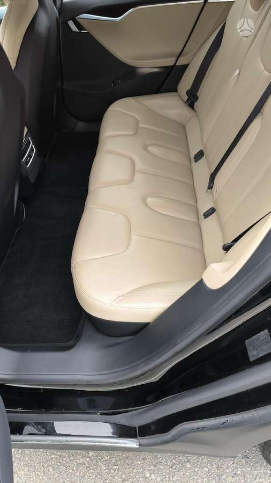 Black Tesla Model S 2015 in Siauliai, with an engine capacity of 0.00 L and mileage of 102 thousand km for 14500 €, photo 13 on AUTOMOTO.COM.LV